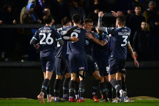 Ben Waine debuts at starting eleven, scored his first goal and wins ...